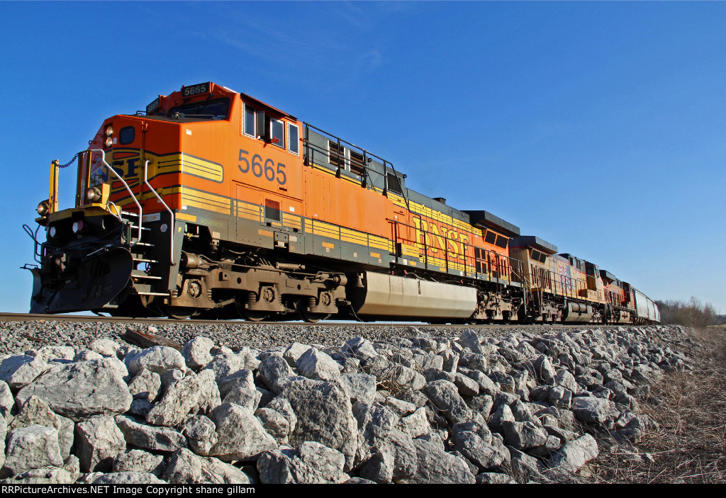 BNSF 5665 Crawls into town.